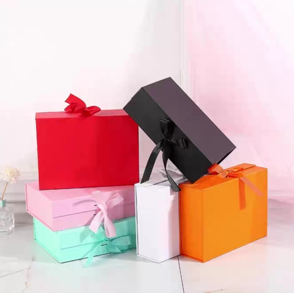 26cm x 19cm x 8cm Magnetic Close Gift Box with Ribbon - Befavored